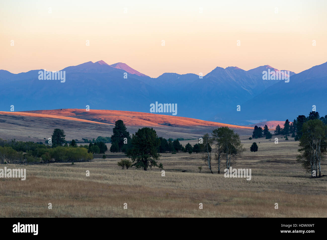 Mountains valley landscape sunset hi-res stock photography and images ...