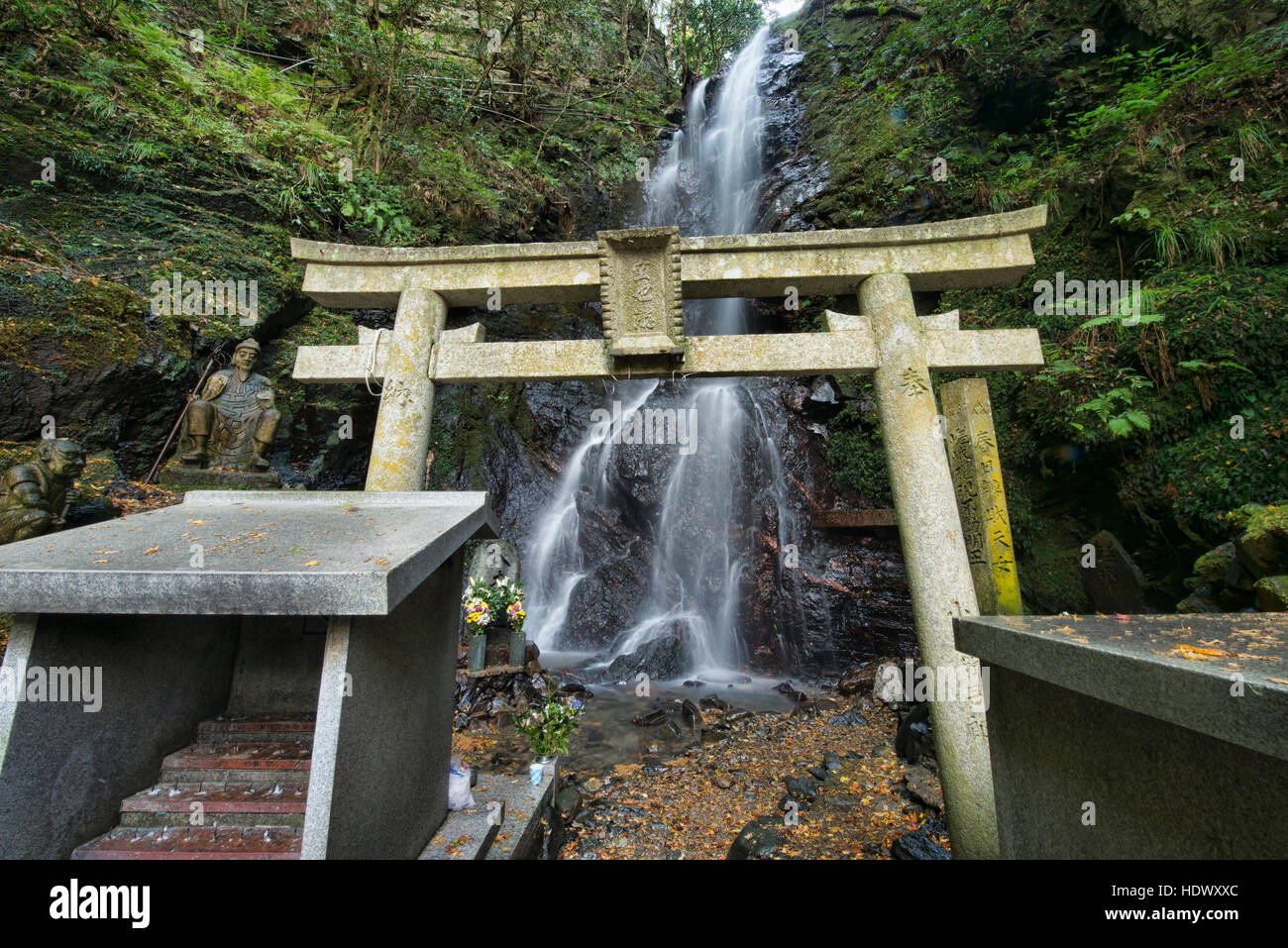 The hidden Kuyanotaki waterfall off the Kyoto Trail, Kyoto Prefecture ...