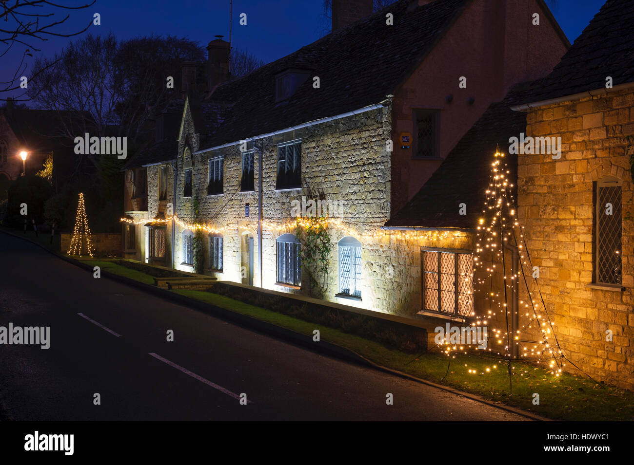 Broad campden cottage hi-res stock photography and images - Alamy