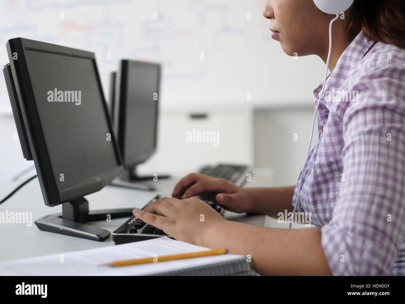 Computer lab school headphones hi-res stock photography and images - Alamy