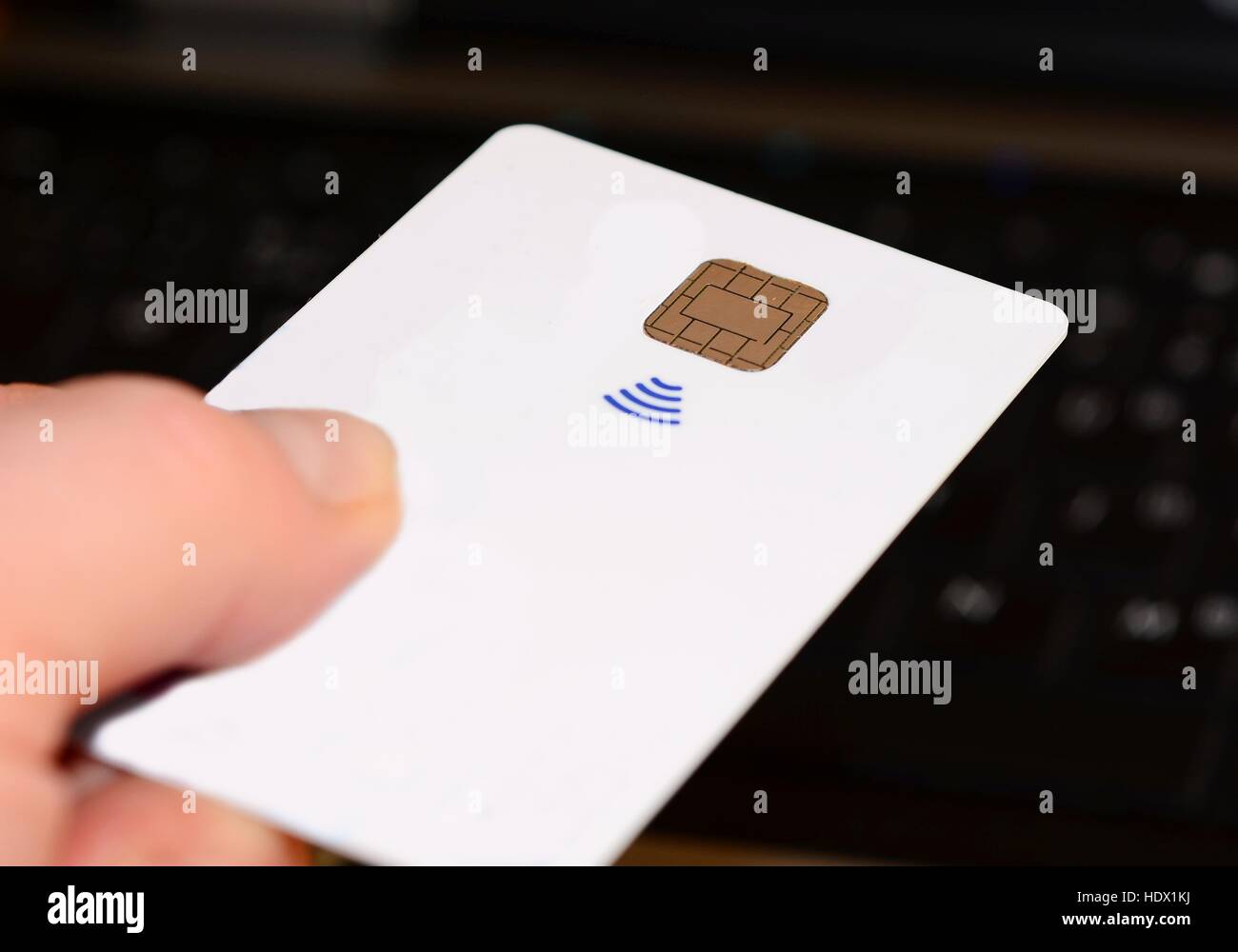 Black contactless bank card hi-res stock photography and images - Alamy