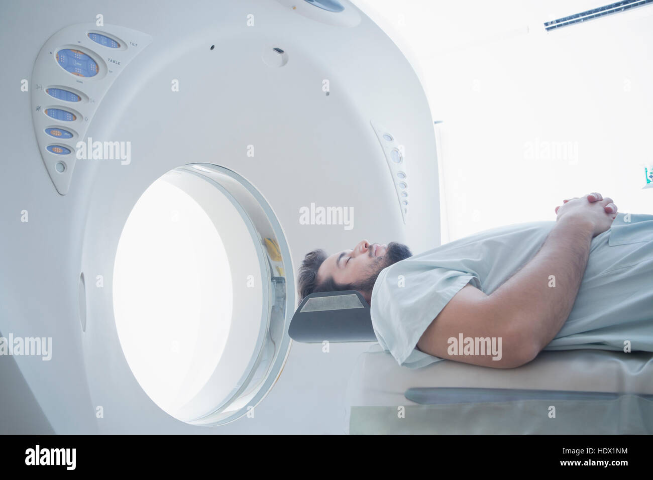 Hispanic patient at scanner Stock Photo - Alamy