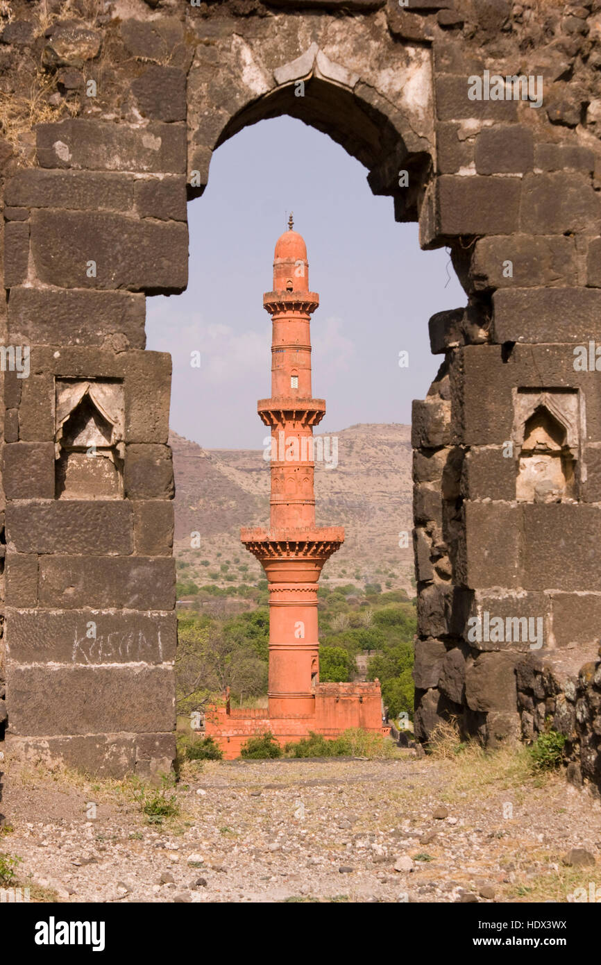 Islamic victory tower (Chand Minar) at Daulatabad Fort in Maharashtra ...