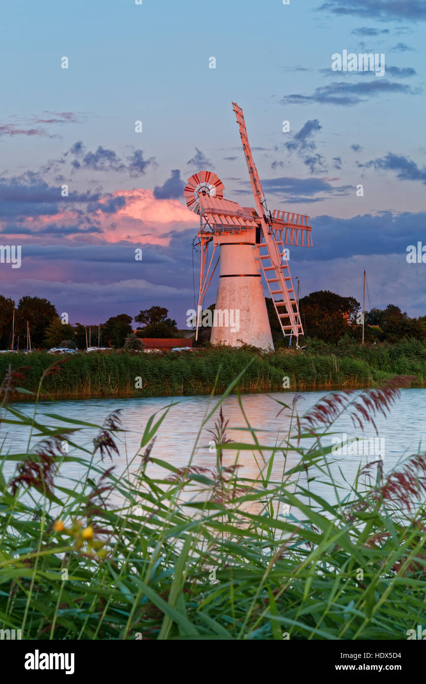 Sunset thurne windmill hi-res stock photography and images - Alamy
