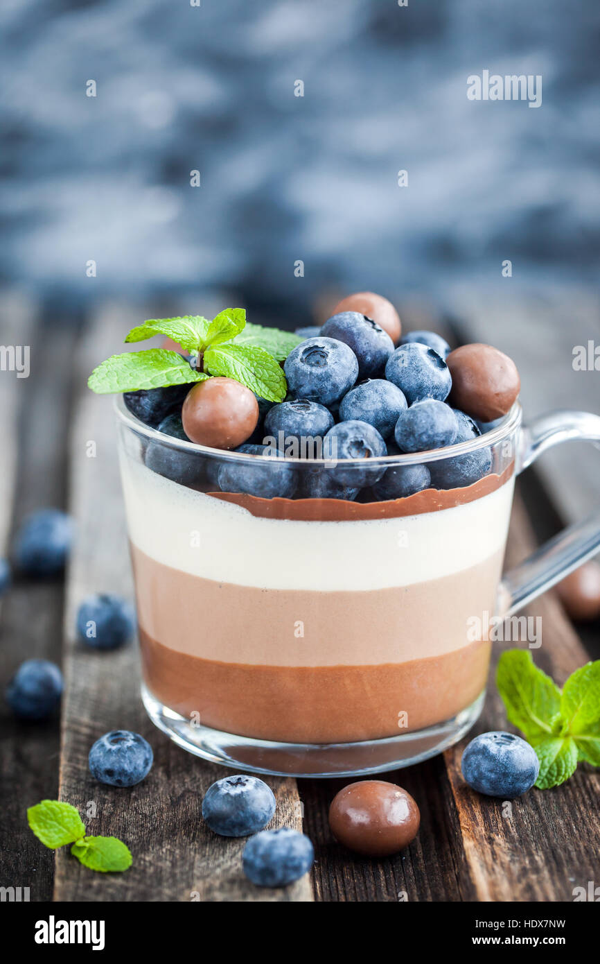 Layered chocolate mousse cake hi-res stock photography and images - Alamy