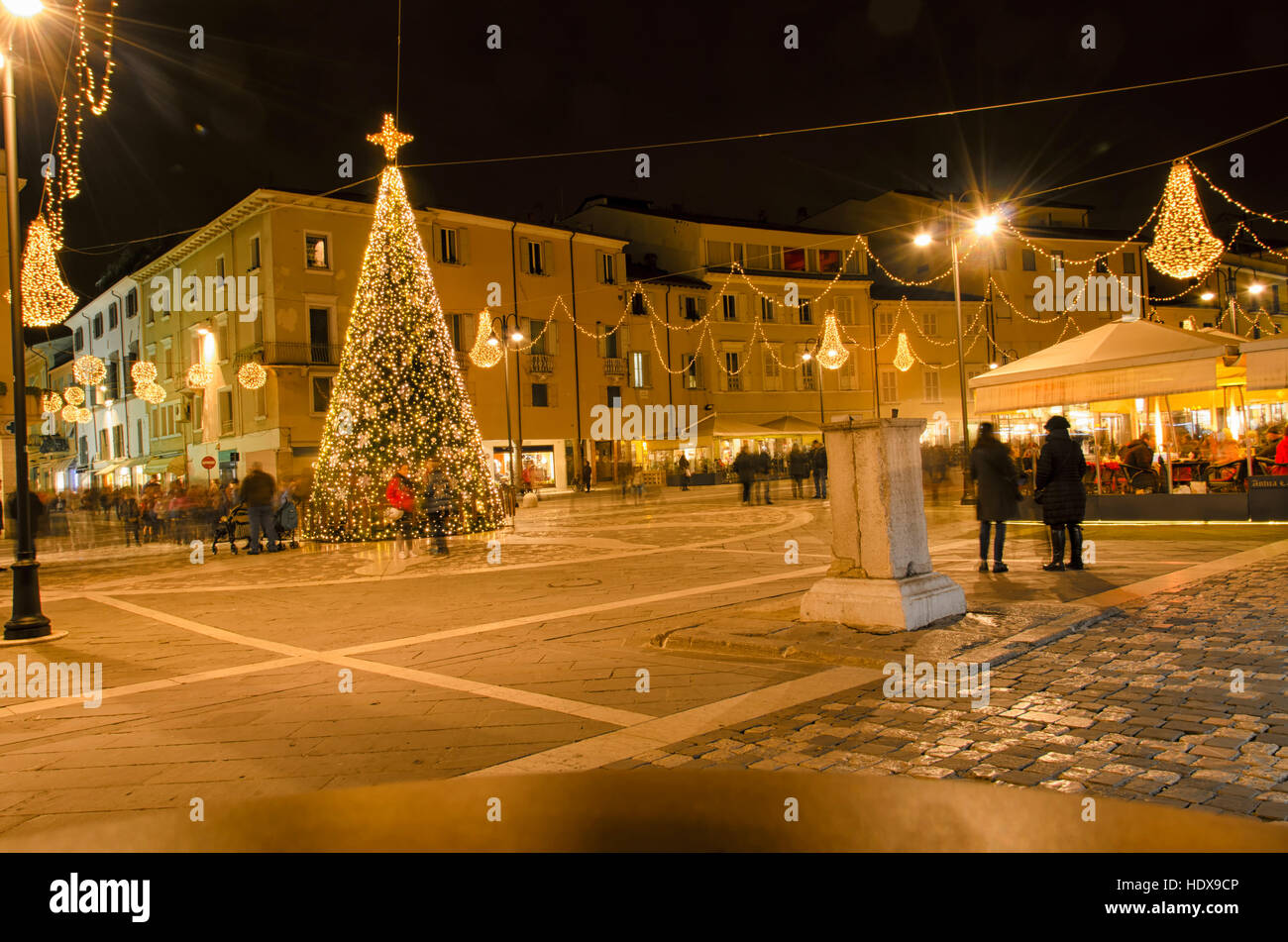 View of busy life before Christmas period Stock Photo - Alamy