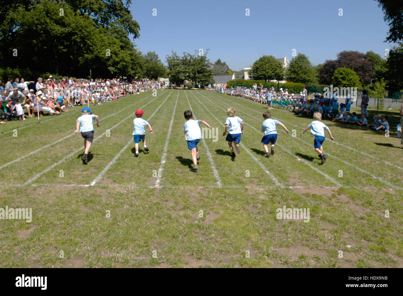 School sports day running race hi-res stock photography and images - Alamy