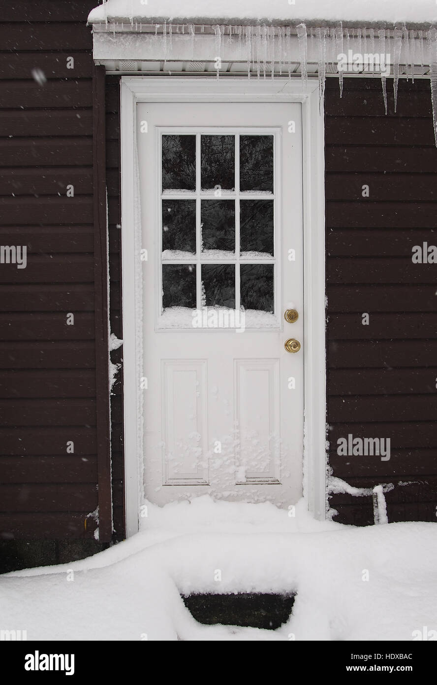 Steps door doorway snow hi-res stock photography and images - Alamy