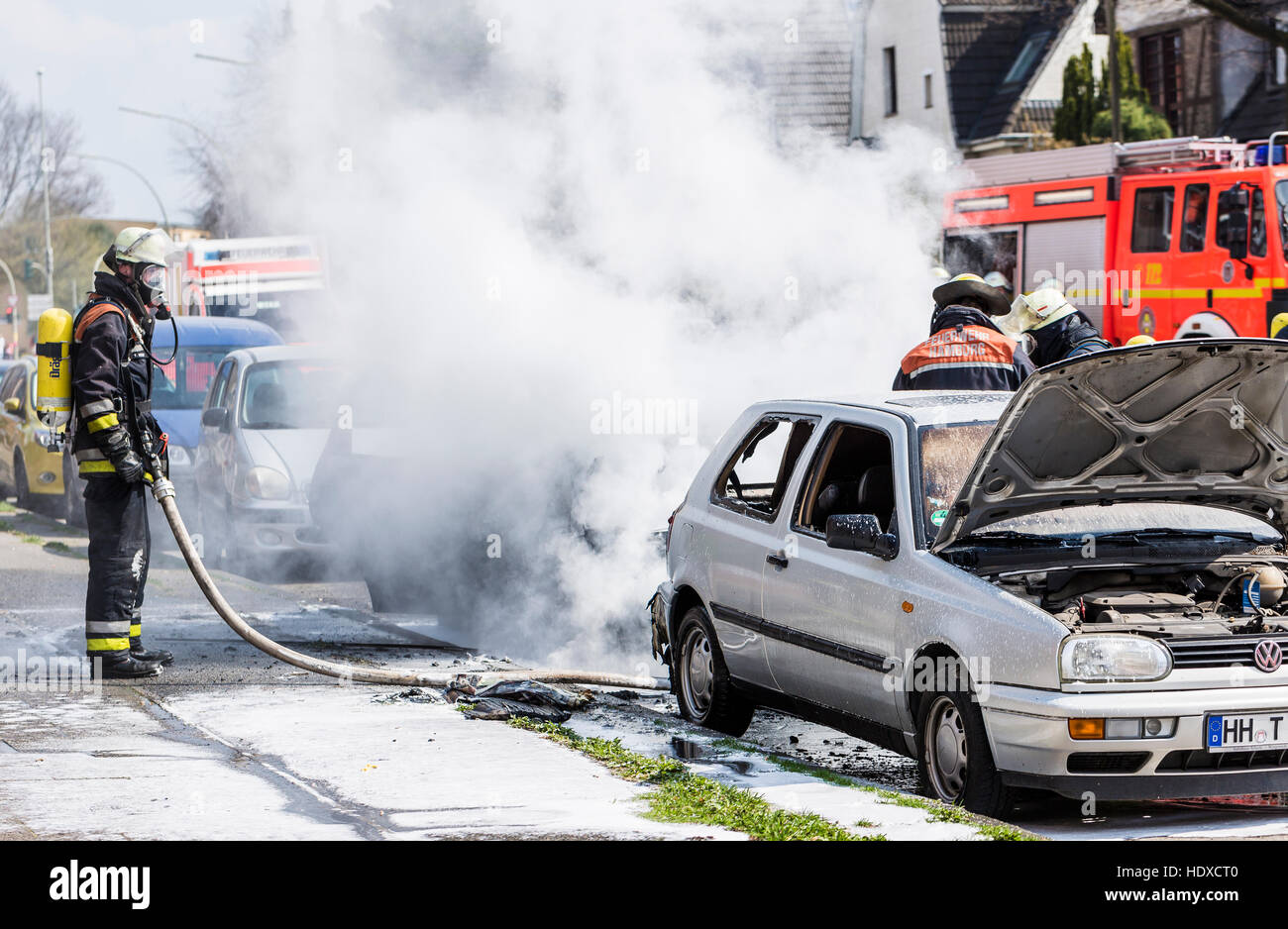 Car burning urban hi-res stock photography and images - Alamy