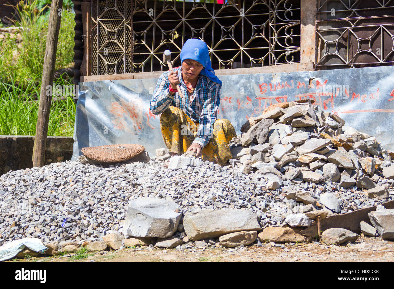 Breaking rocks hi-res stock photography and images - Alamy
