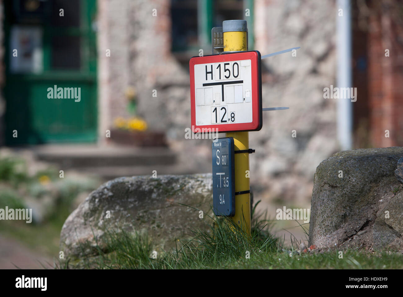 german signs for fire hydrant and gate valve, amtswerder, feldberg ...