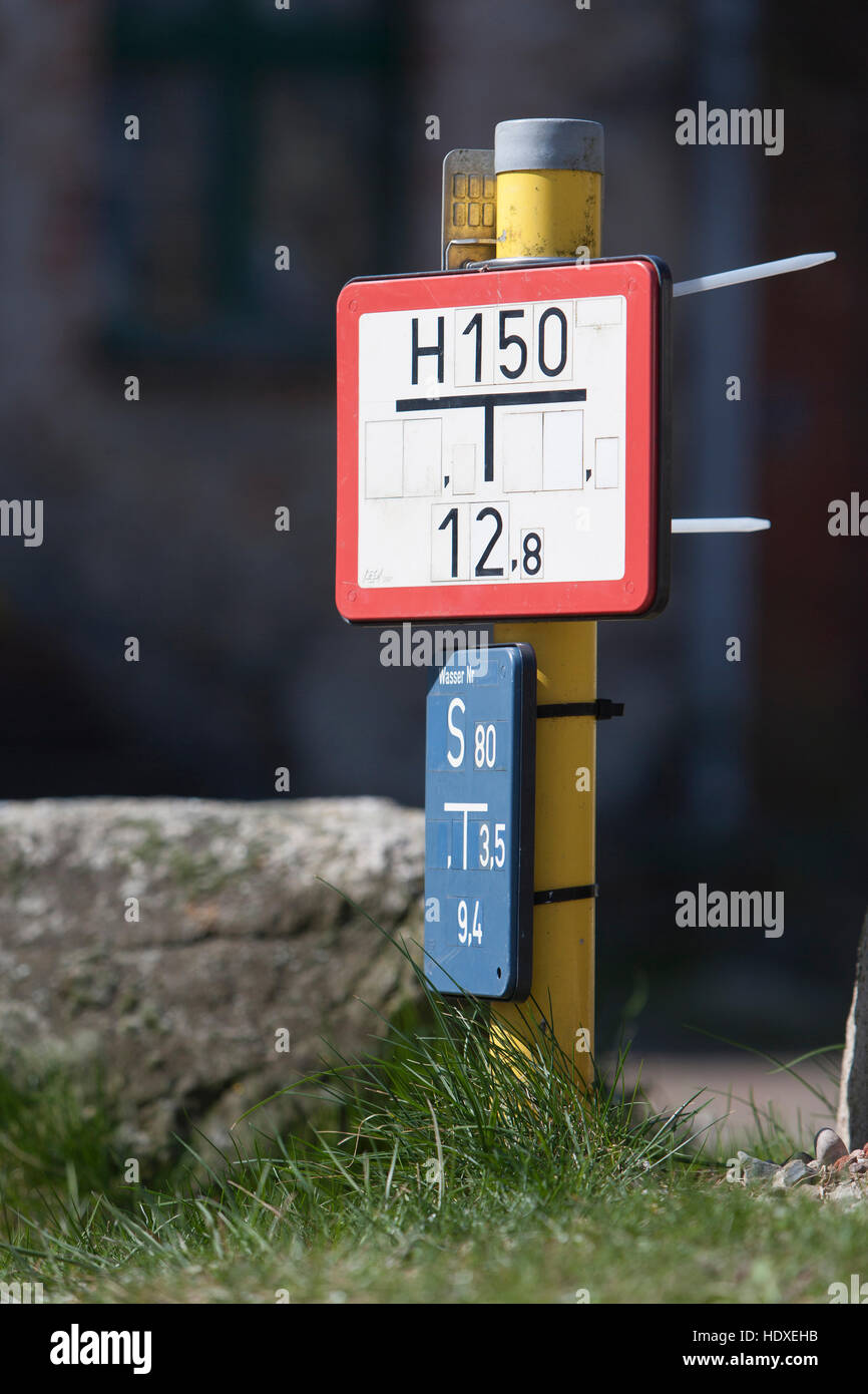 german signs for fire hydrant and gate valve, amtswerder, feldberg ...