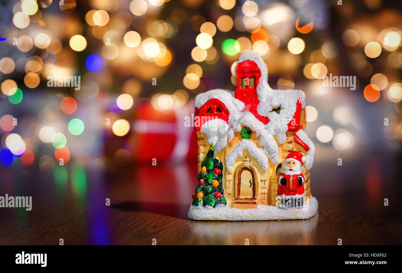 Miniature white house garland hi-res stock photography and images - Alamy