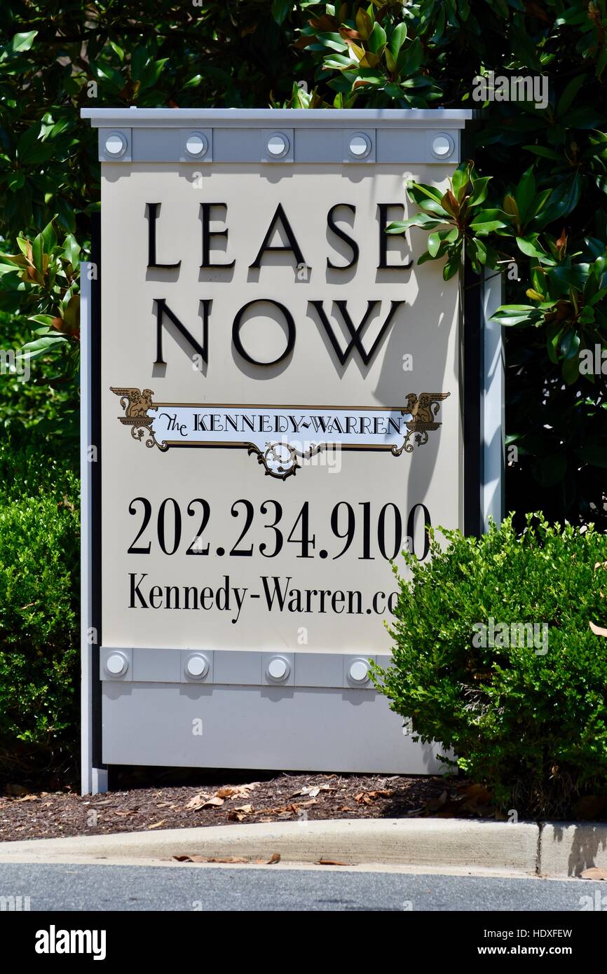 Now leasing sign hi-res stock photography and images - Alamy