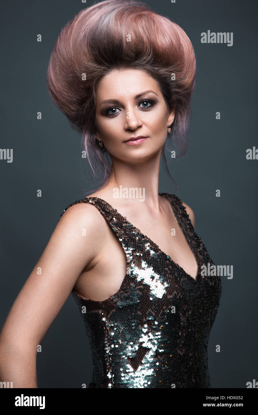Avant garde fashion hi-res stock photography and images - Alamy