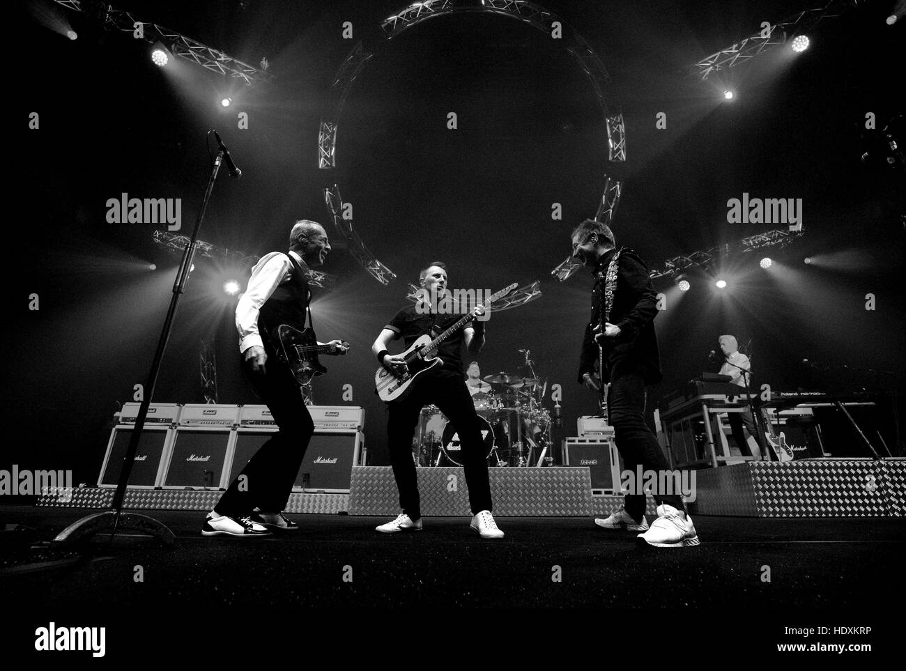 Francis Rossi, John Rhino Edwards, Richie Malone, Leon Cave & Andy Bown ...