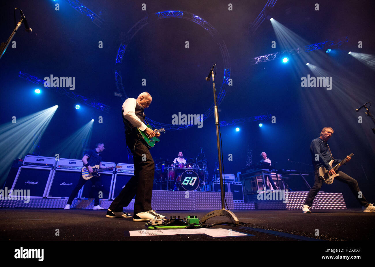 Francis Rossi (front) , John Rhino Edwards, Richie Malone, Leon Cave ...