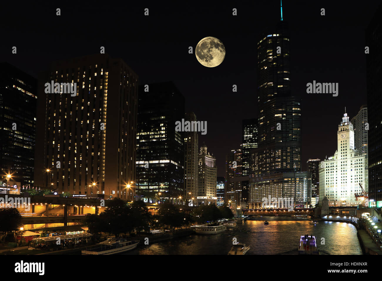 A Rising moon over Chicago, Illinois Stock Photo - Alamy