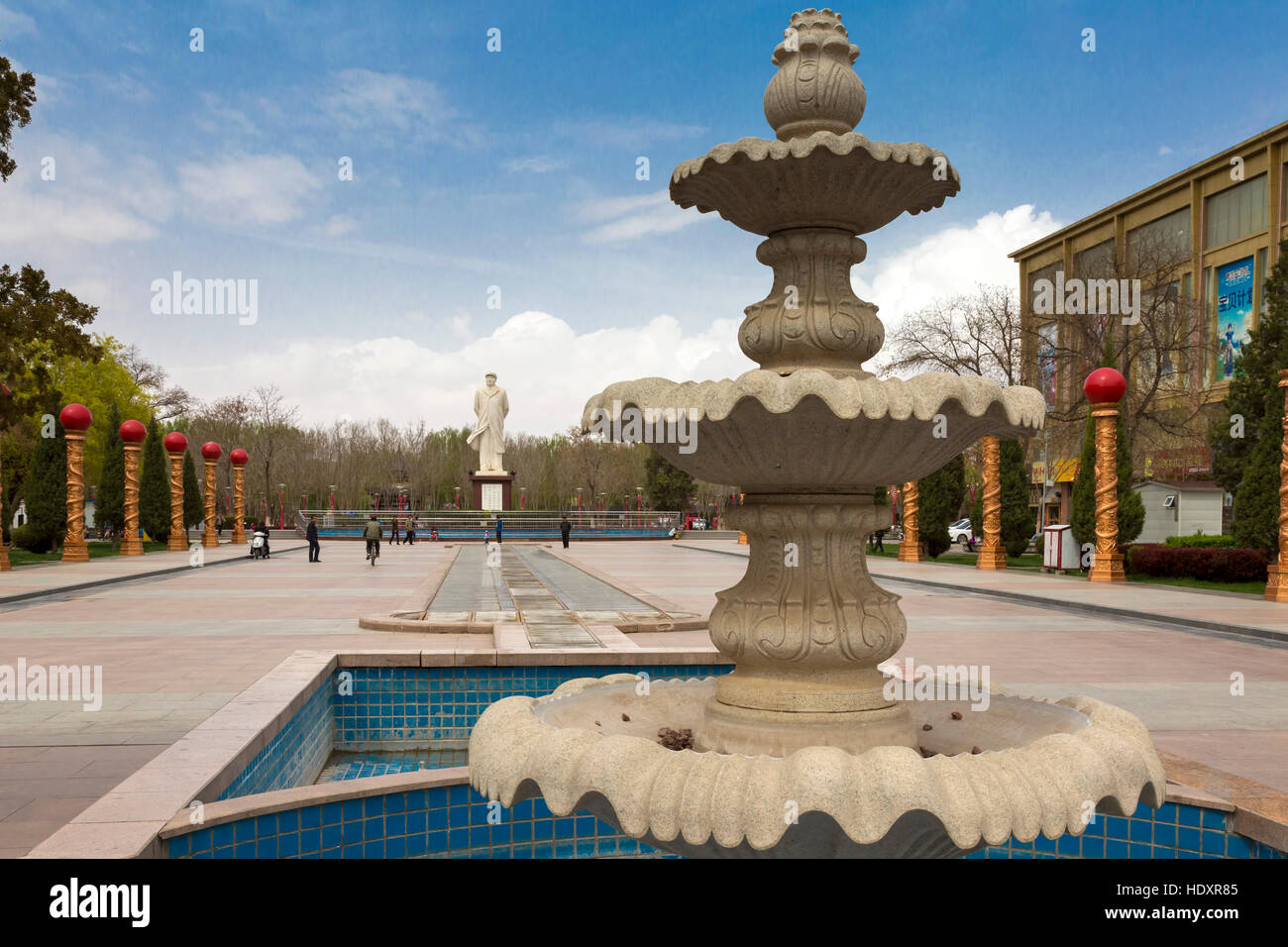 Statue of chinese communist hi-res stock photography and images - Alamy