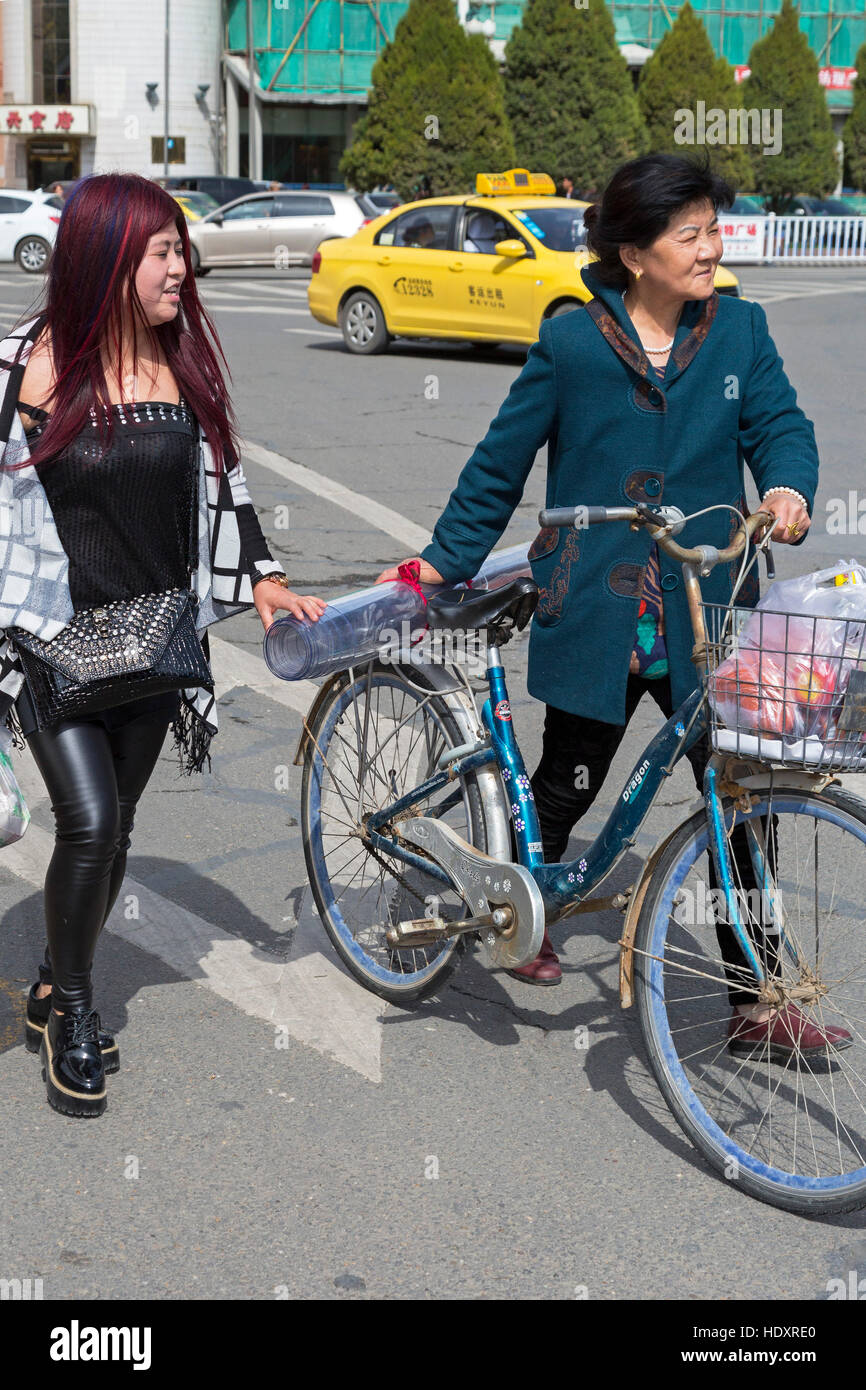 Chinese woman cyclist hi-res stock photography and images - Alamy