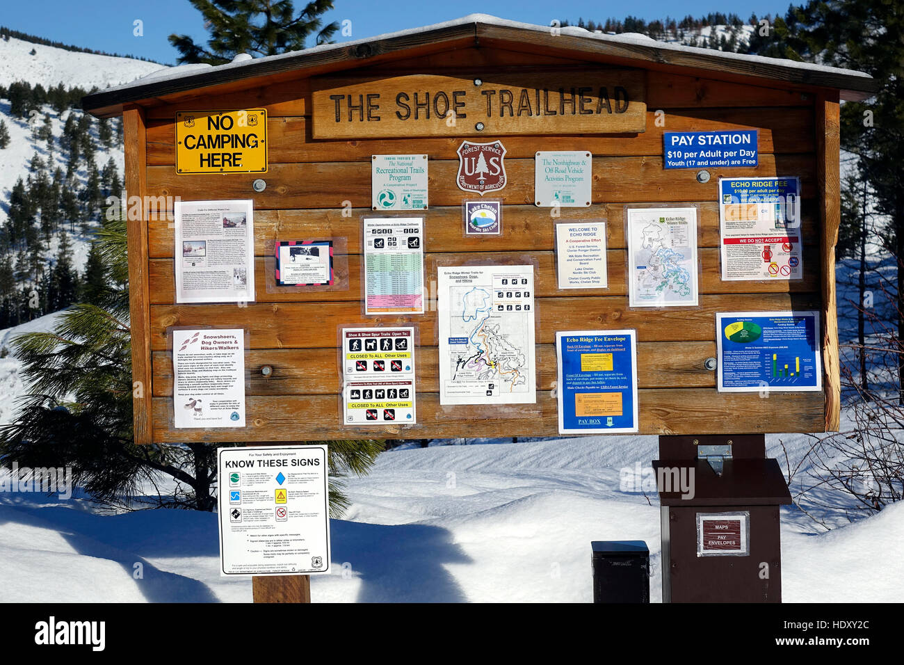 Trailhead kiosk hi-res stock photography and images - Alamy