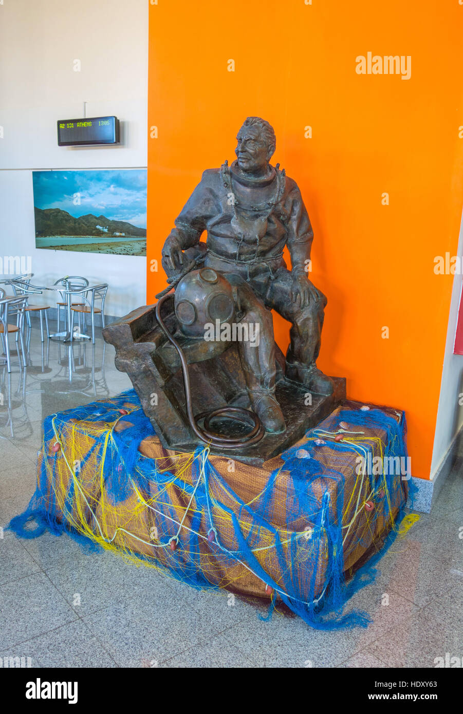 Statue diver hi-res stock photography and images - Alamy