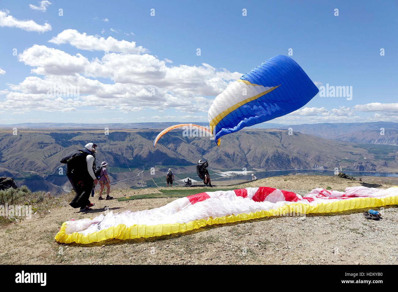 Launching paragliding hi-res stock photography and images - Alamy