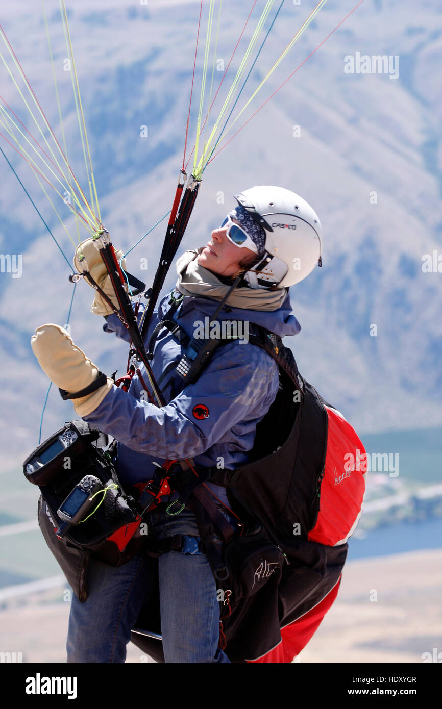 Launching paragliding hi-res stock photography and images - Alamy