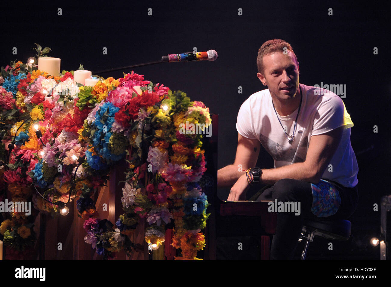 Chris Martin, band member of Coldplay, appears on the Italian ...