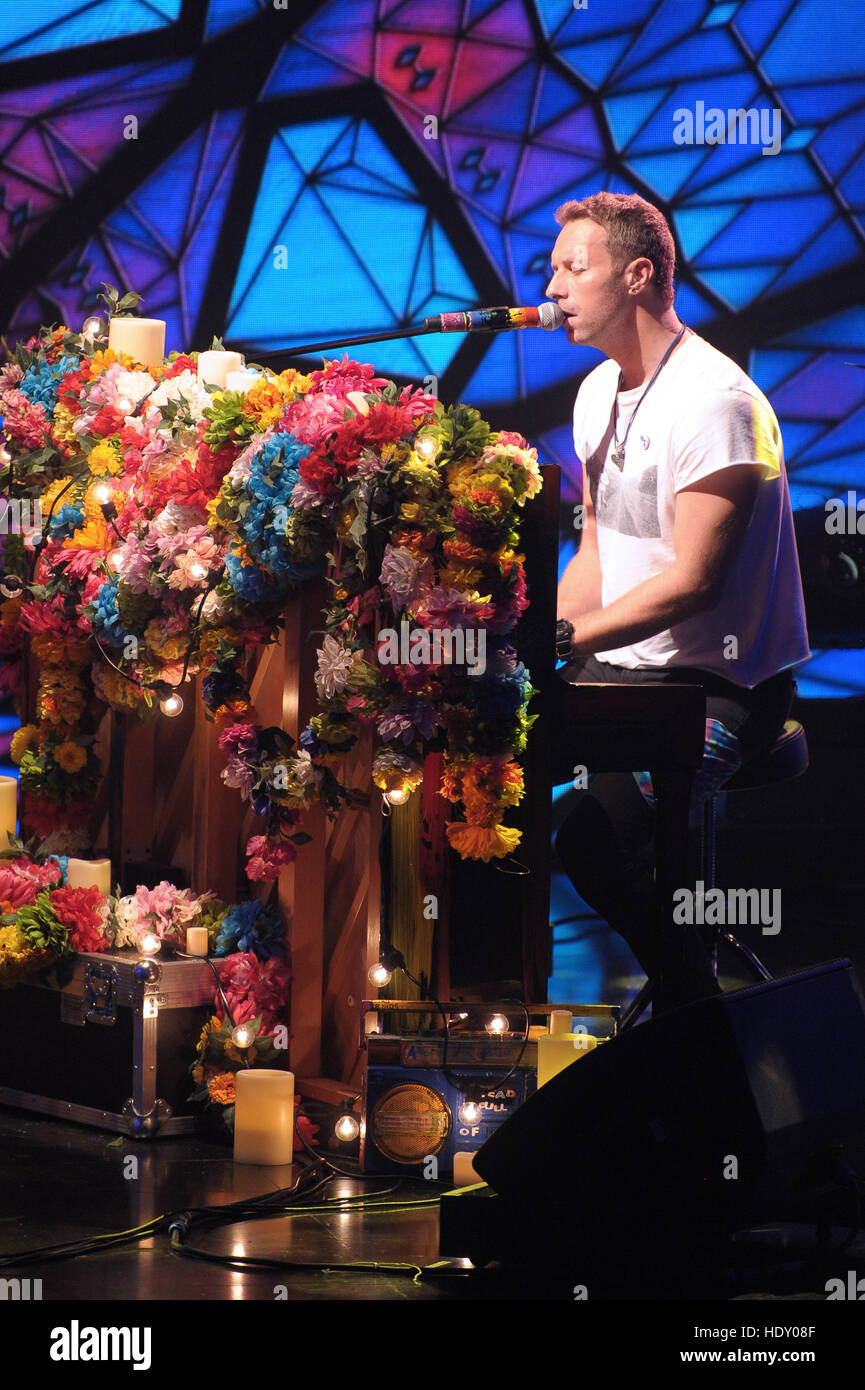 Chris Martin, band member of Coldplay, appears on the Italian ...