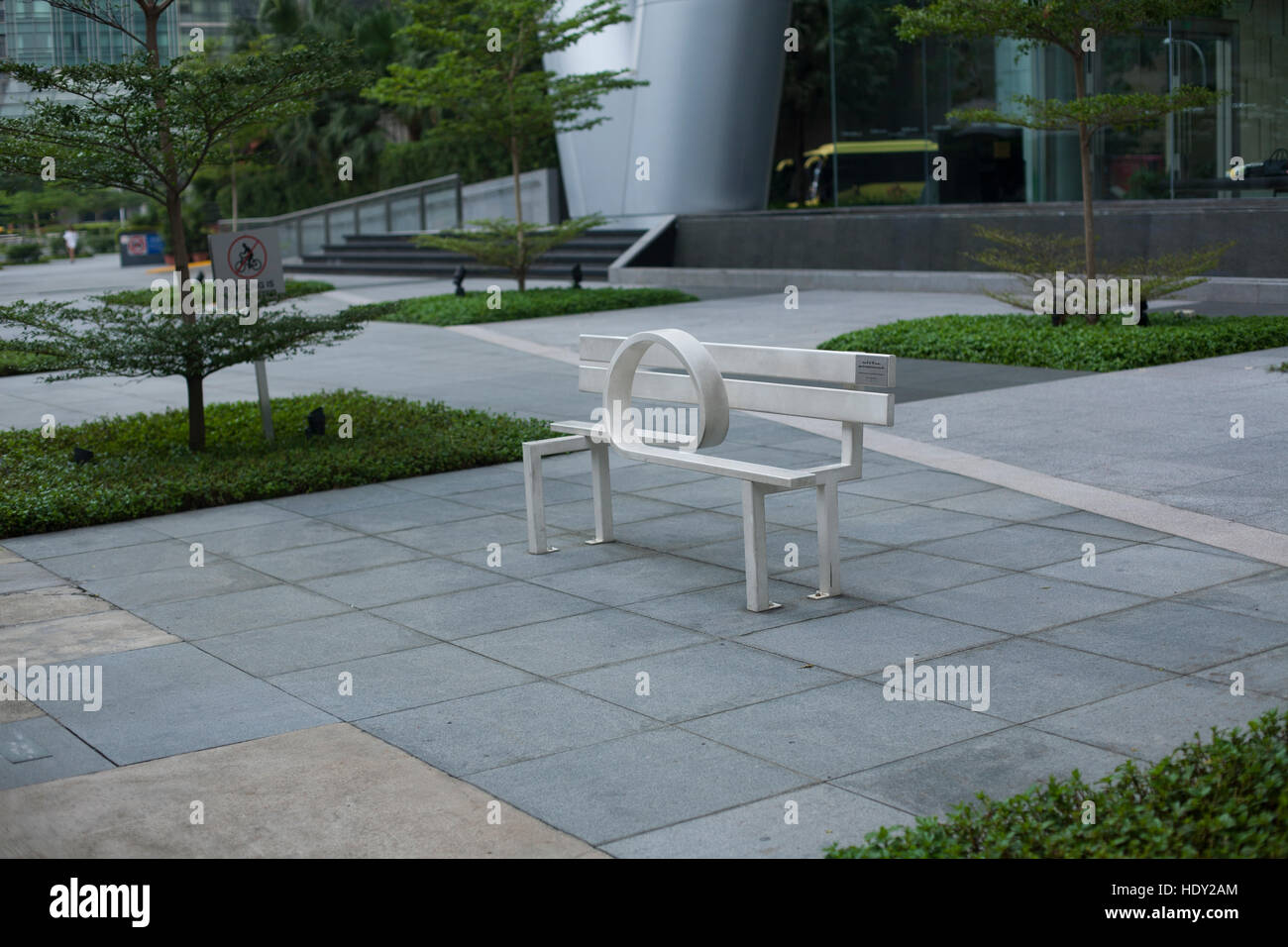 Modern public bench hi-res stock photography and images - Alamy