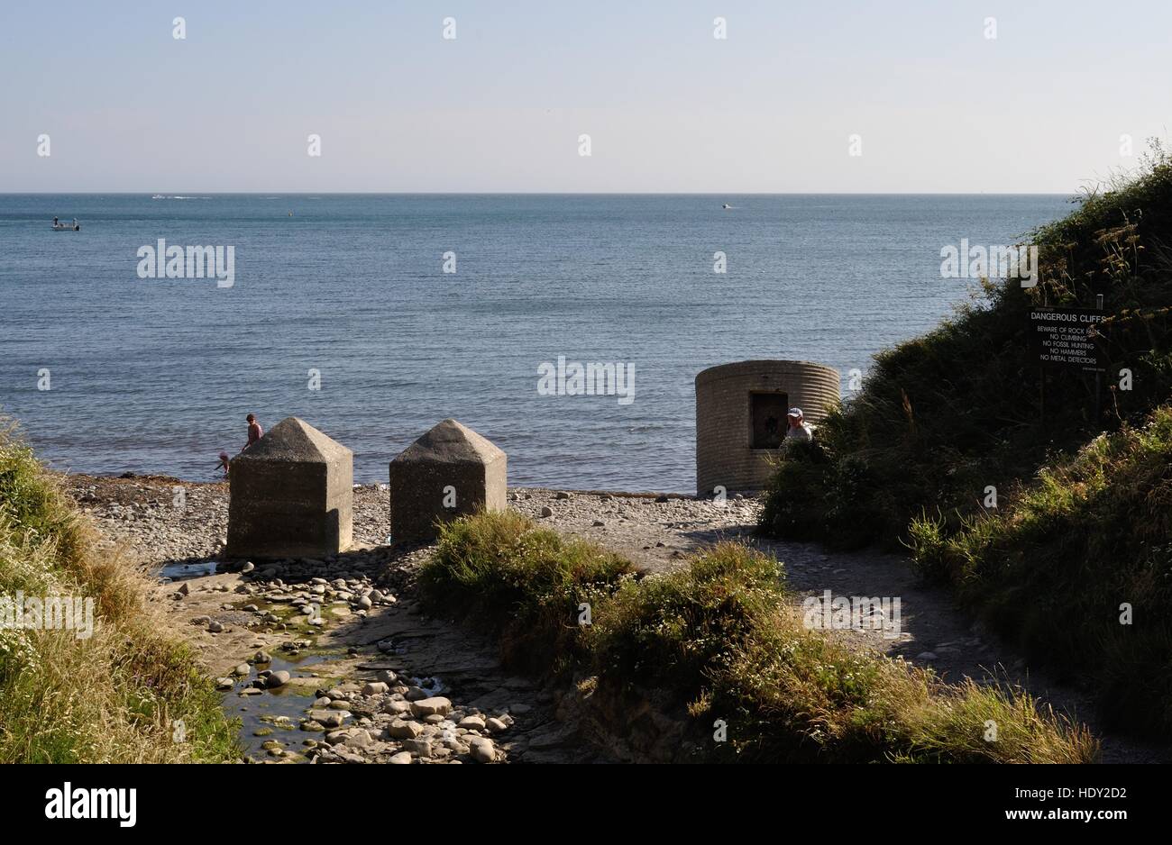 Tank traps hi-res stock photography and images - Alamy