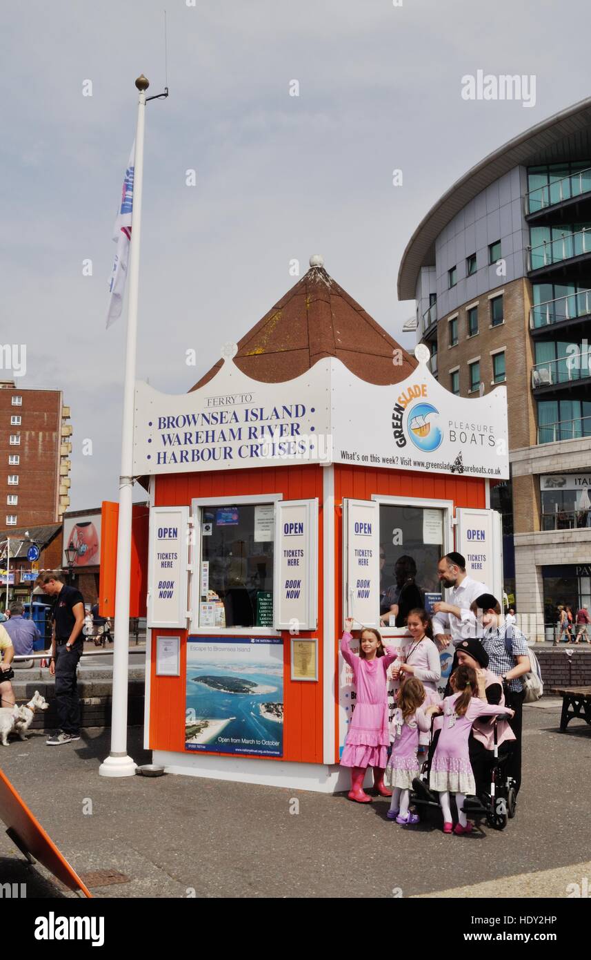 Ticket booth children hi-res stock photography and images - Alamy