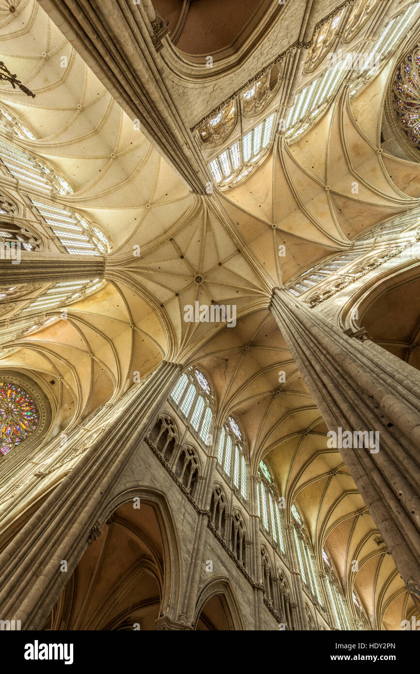 Amiens cathedral interior hi-res stock photography and images - Alamy