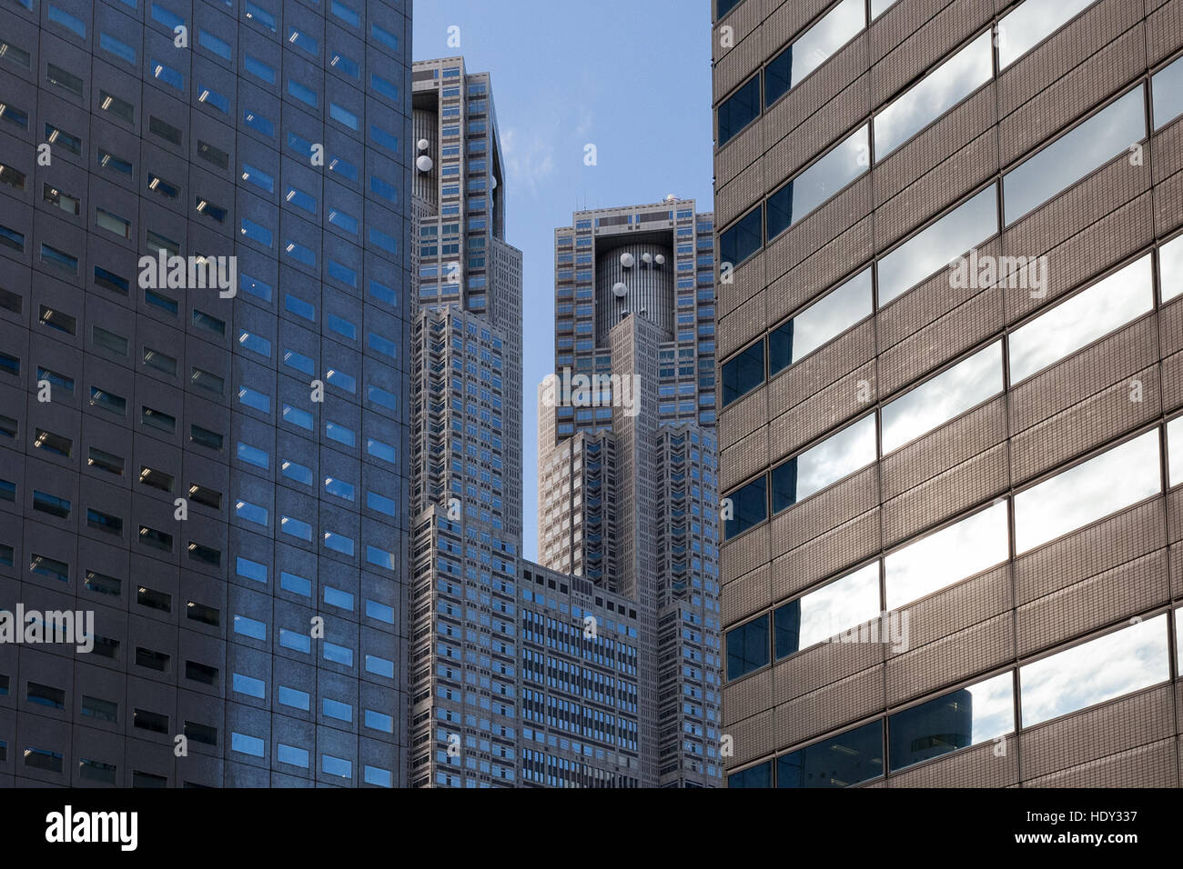 The twin towers of the Tokyo Metropolitan Government Building (Tokyo ...