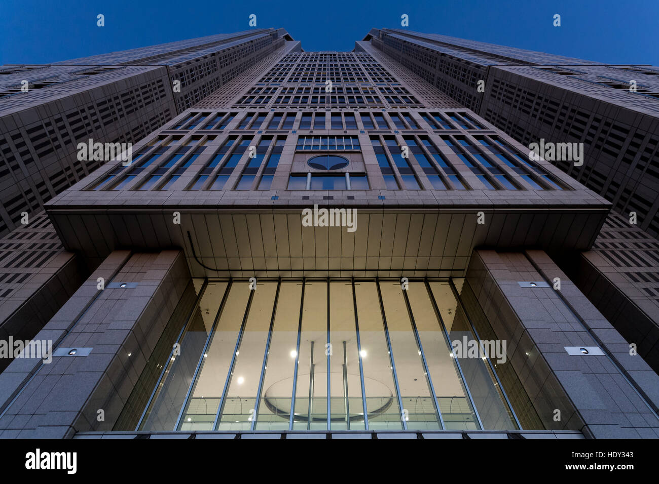 Tokyo city hall shinjuku tower towering hi-res stock photography and ...