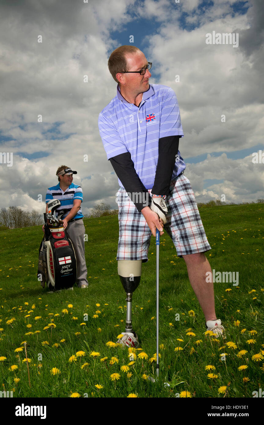 Disabled professional golfer Andy Gardiner at Banbury Golf Course ...