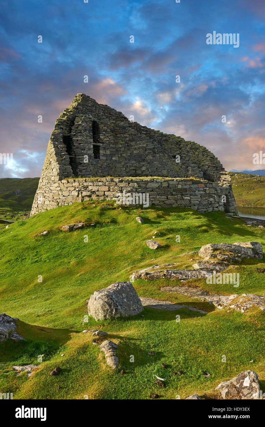 Pictures of Dun Carloway Broch on the Isle of Lewis in the Outer ...
