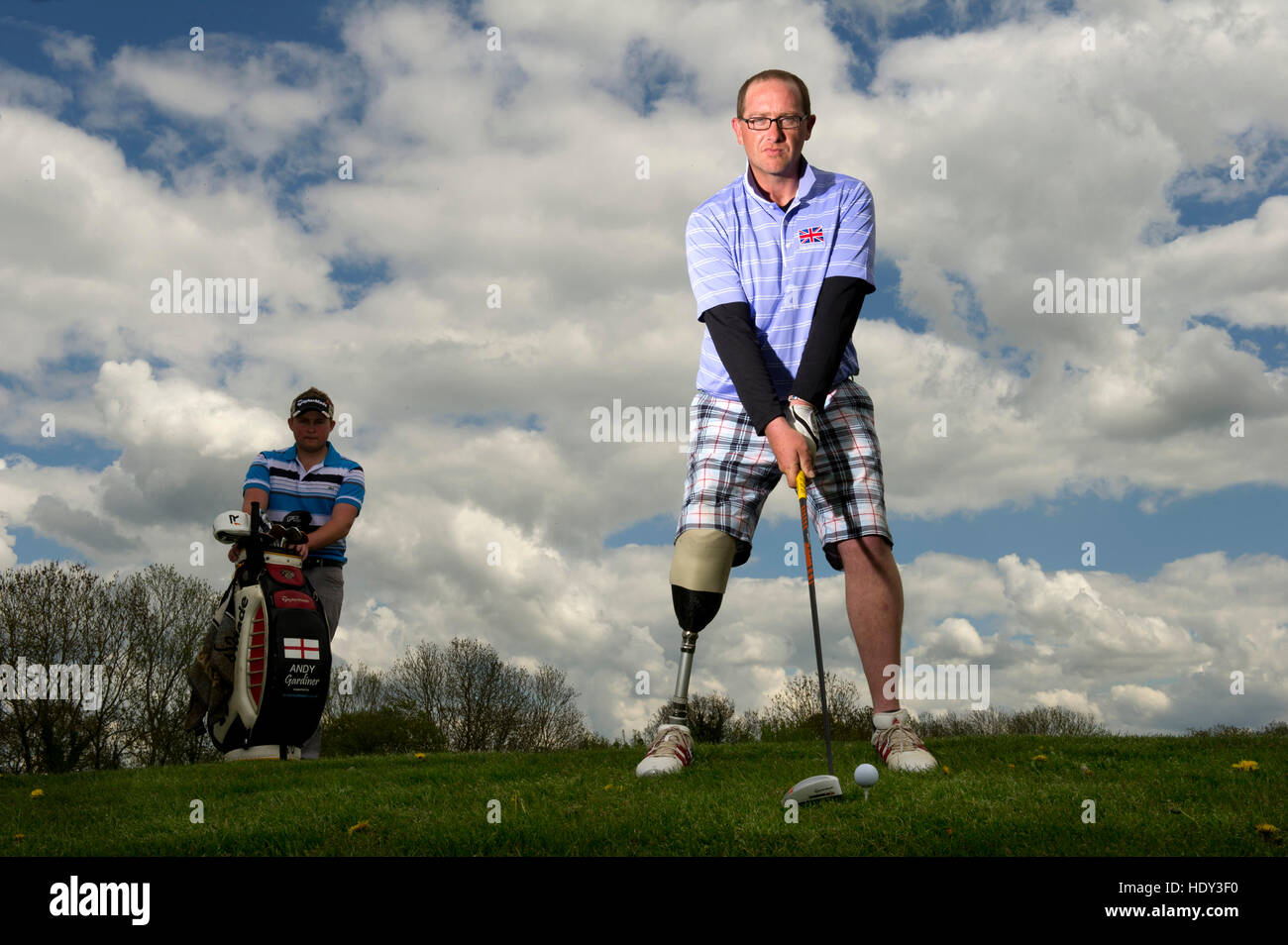 Disabled professional golfer Andy Gardiner at Banbury Golf Course ...