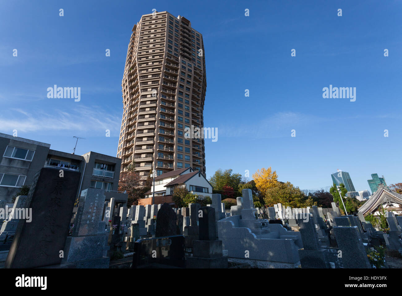 Moto Azabu Hills apartment building above a cemetery in Azabu, Tokyo ...