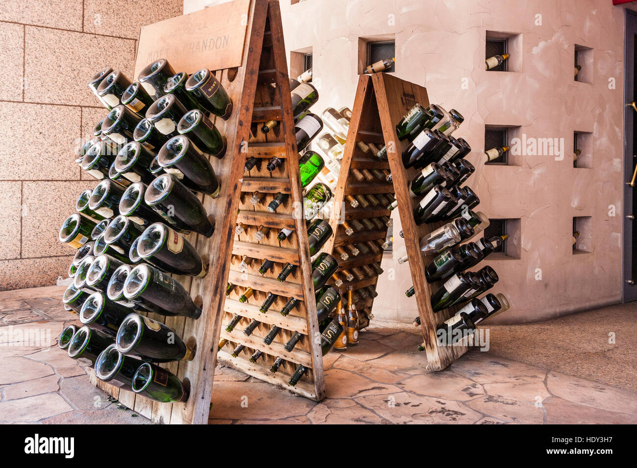 Empty racks hi-res stock photography and images - Alamy