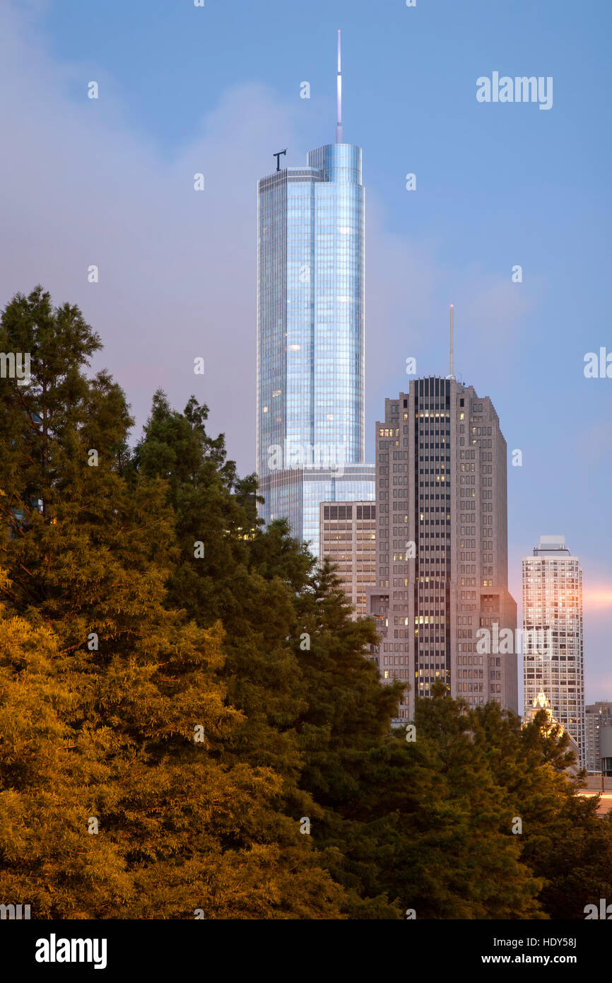 Trump Tower L) and NBC Tower (R), Chicago, Illinois USA Stock Photo - Alamy