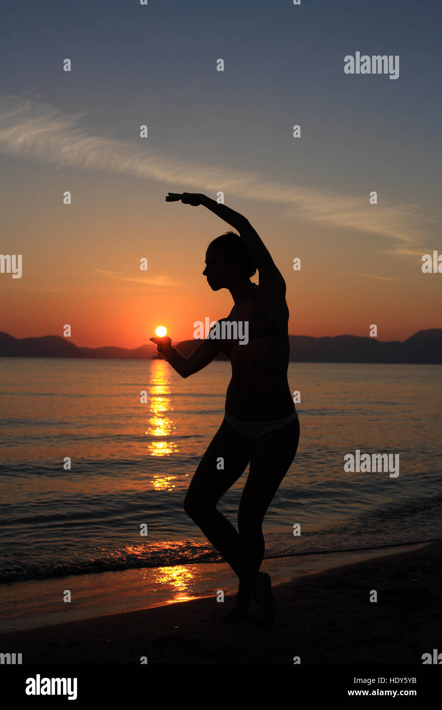 Silhouette dancer in beautiful beach hi-res stock photography and ...
