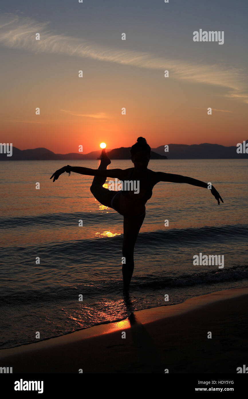 Silhouette body dancer expression hi-res stock photography and images ...