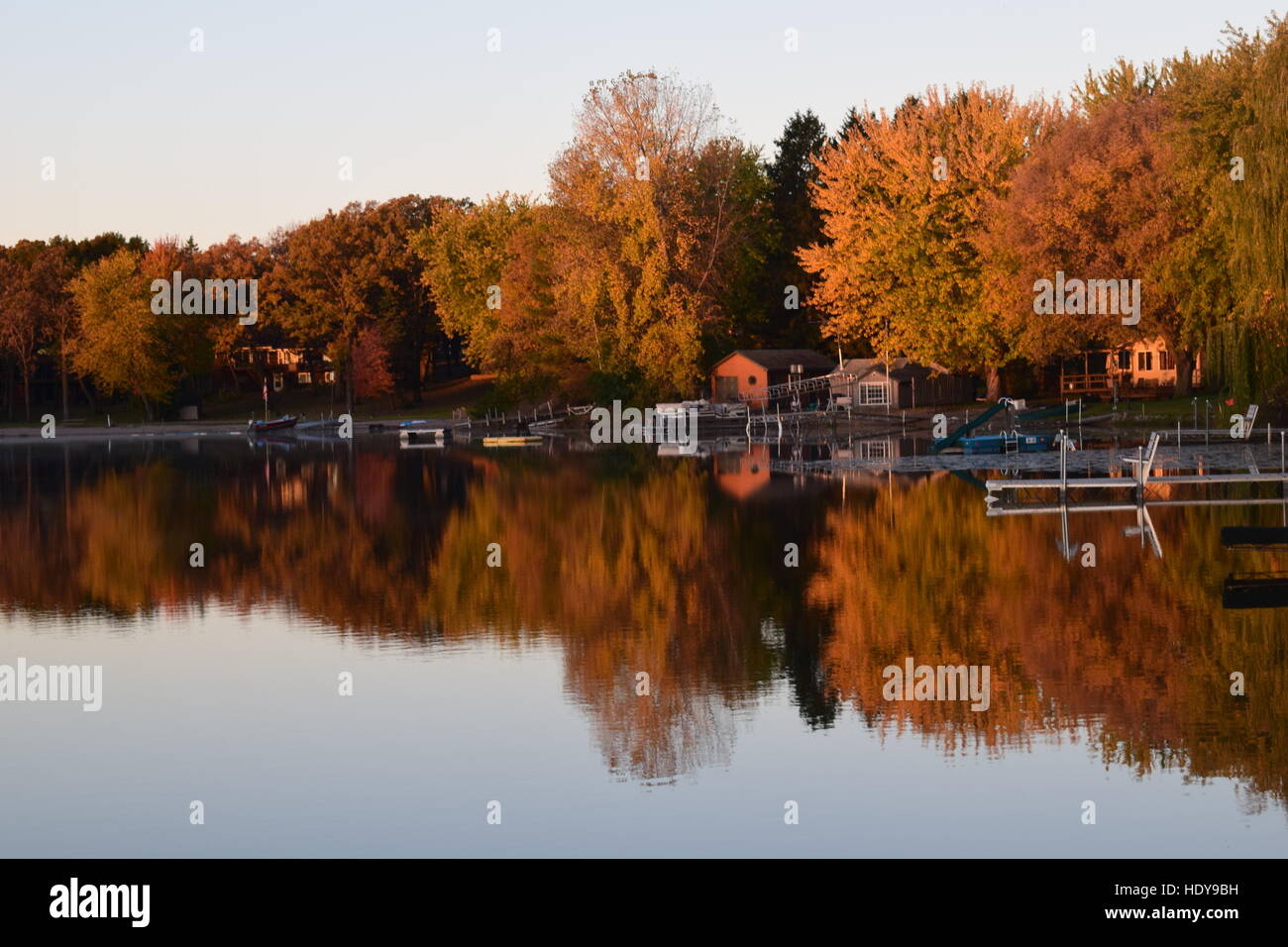 Lake reflection of fall color hi-res stock photography and images - Alamy