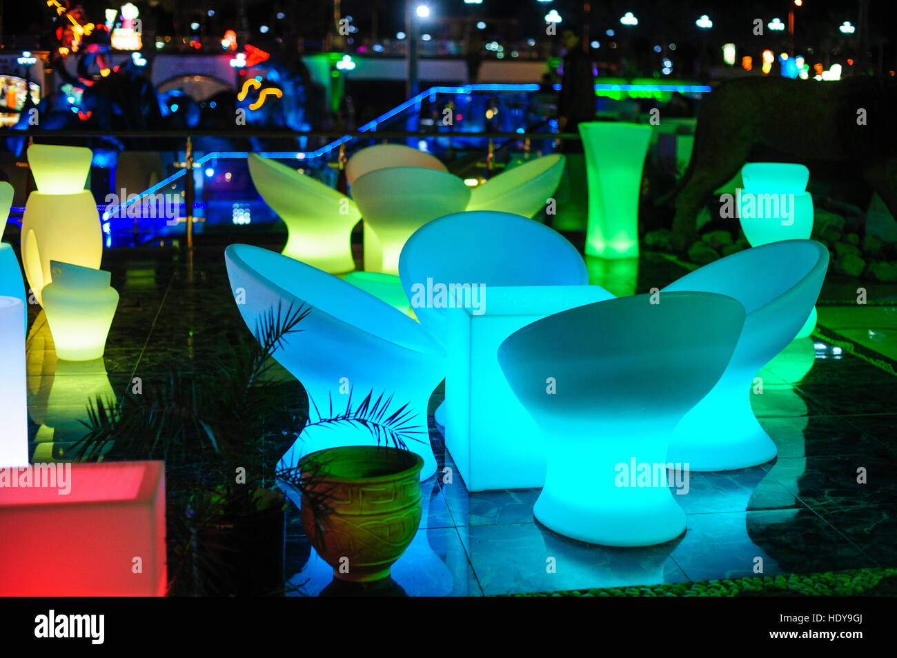 Restaurant counter bar tables hi-res stock photography and images - Alamy