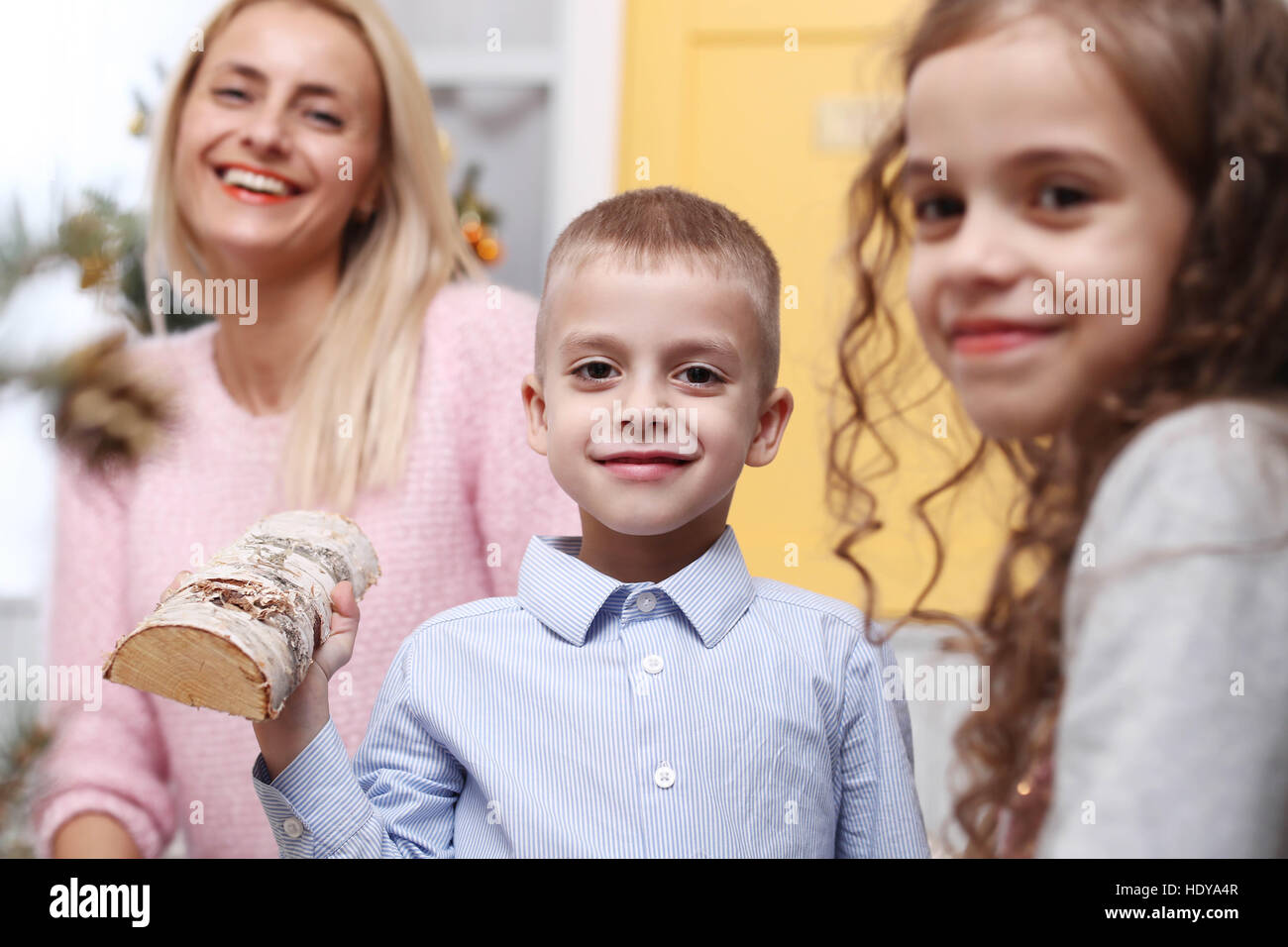 Family cozy indoor hi-res stock photography and images - Alamy