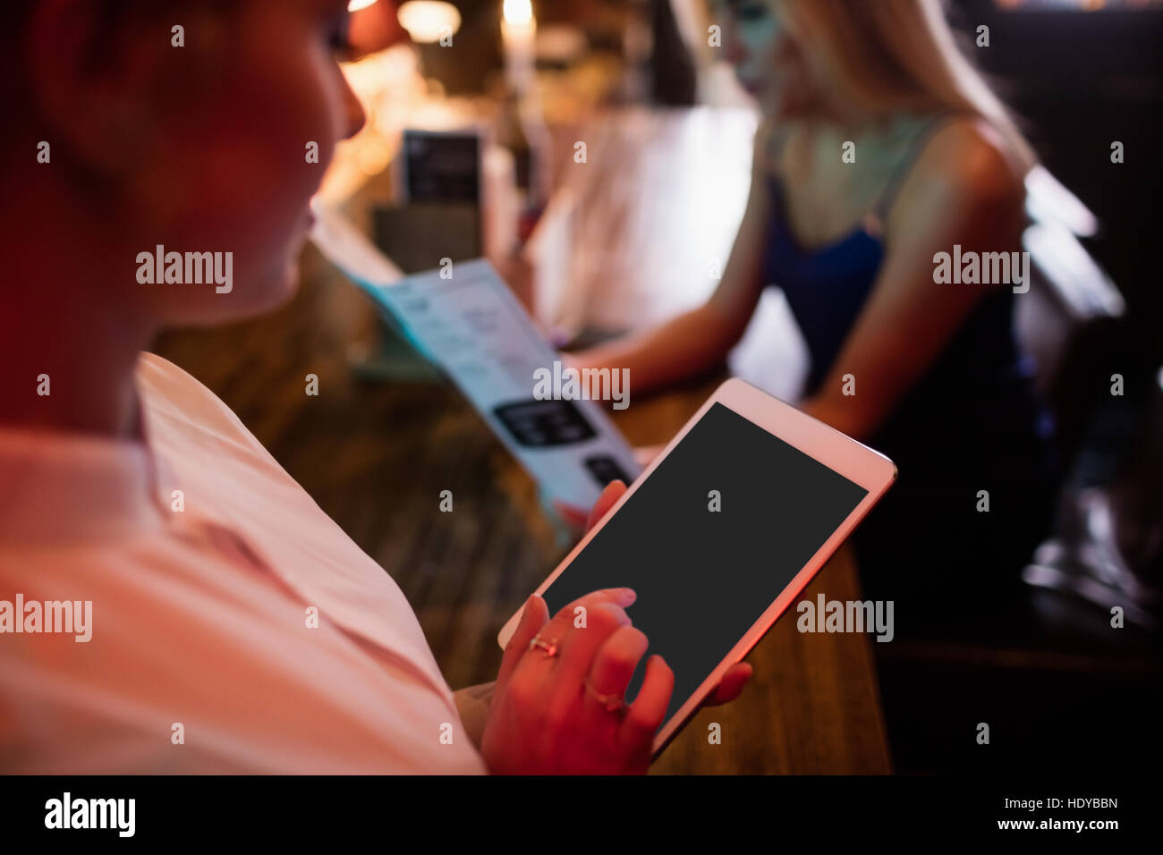 Waitress using touchscreen in restaurant hi-res stock photography and ...