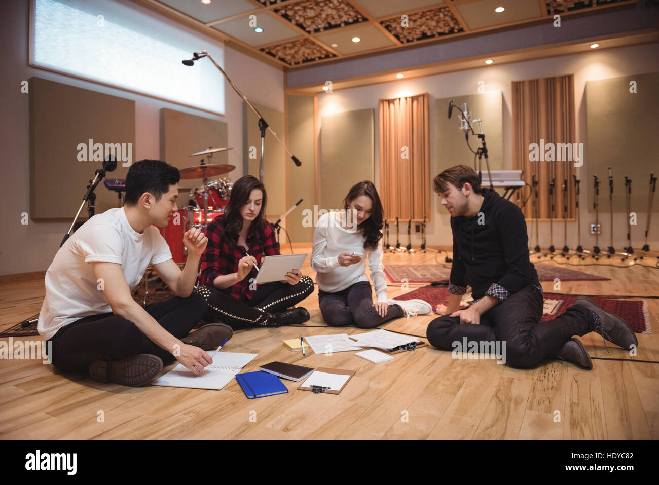 Teamwork man woman composing hi-res stock photography and images - Alamy