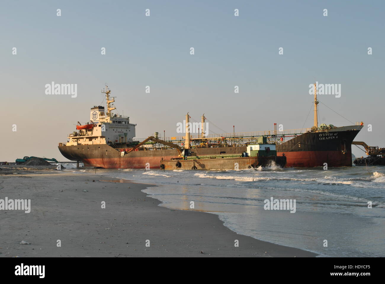 Oil tanker ran aground hi-res stock photography and images - Alamy